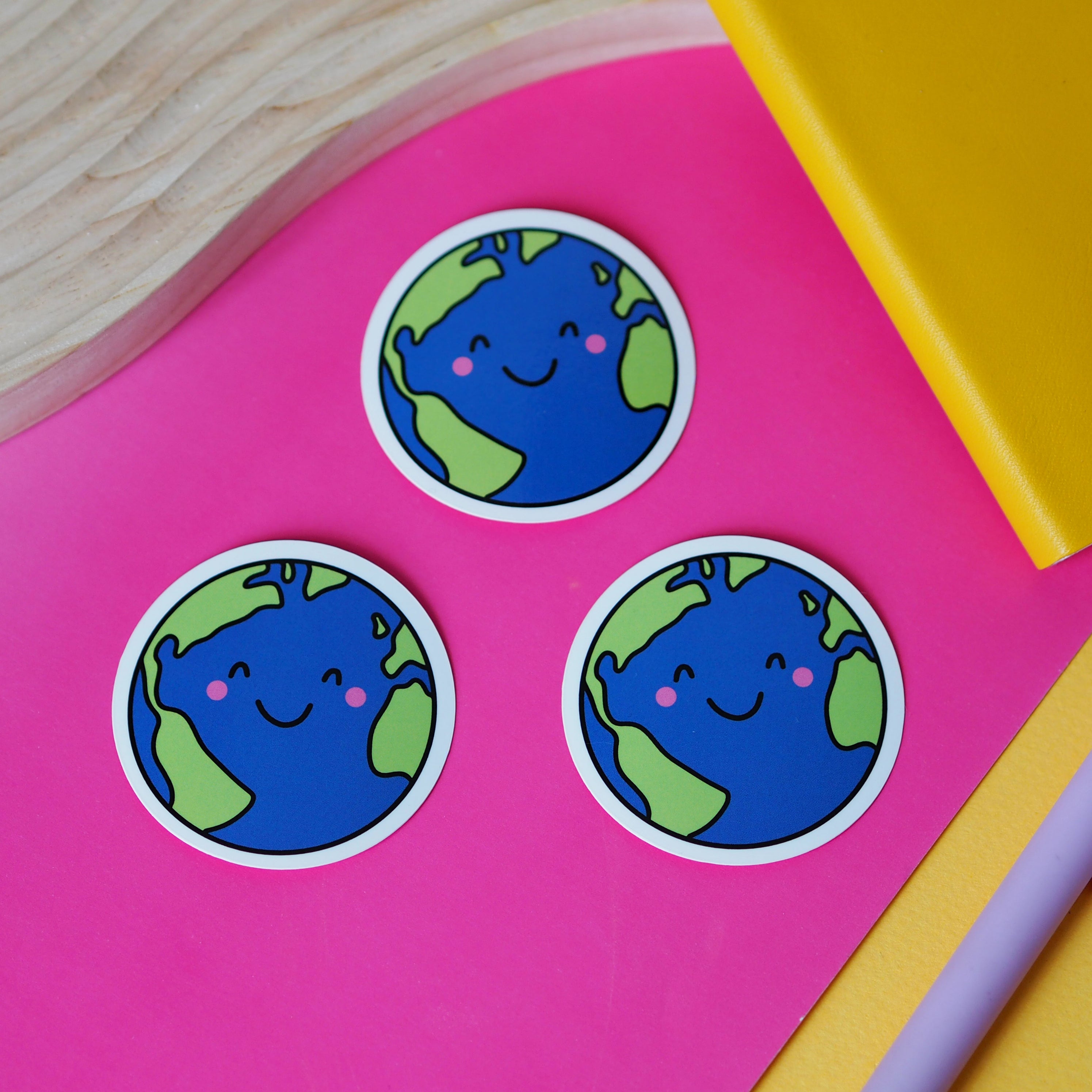 Earth Sticker – Nutmeg and Arlo